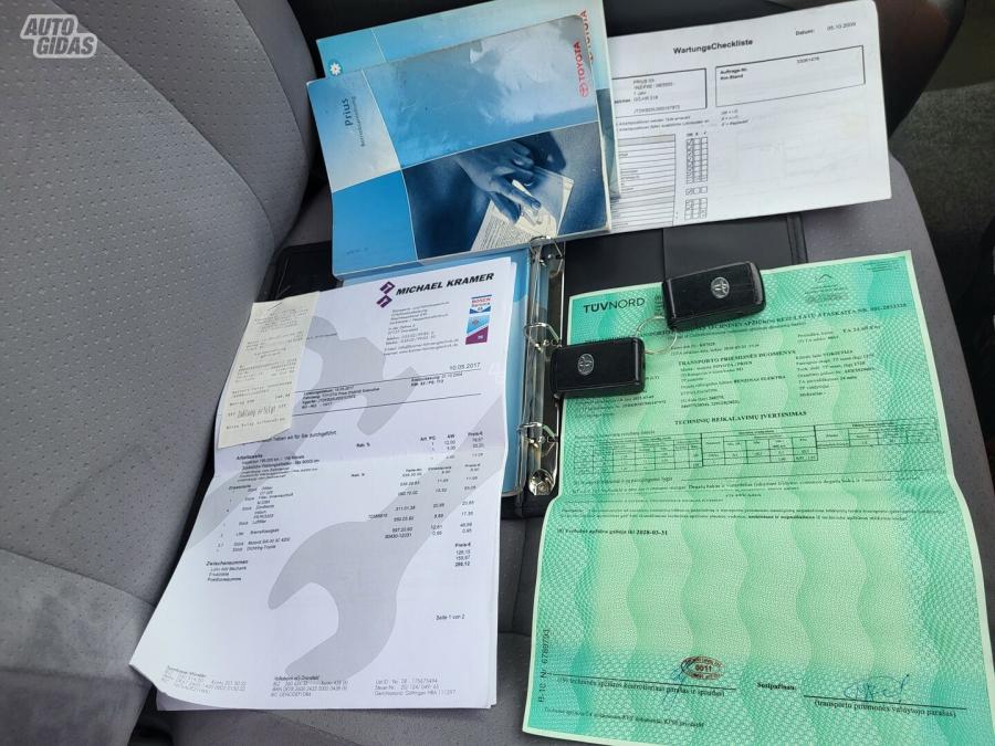 Pelēks Toyota Prius 2004 Viļņa, ar dzinēja tilpumu 1.50 L un nobraukumu 261 tūkst. km par 3350 €, foto 23 vietnē AUTOMOTO.COM.LV
