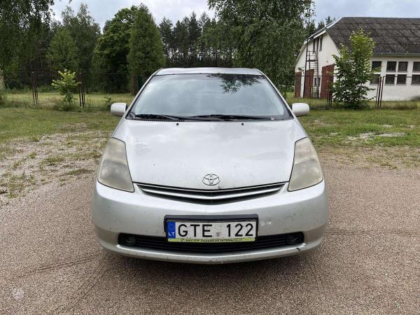 Grey Toyota Prius 2004 in Vilnius, with an engine capacity of 1.50 L and mileage of 89 thousand km for 2000 €, photo 2 on AUTOMOTO.COM.LV