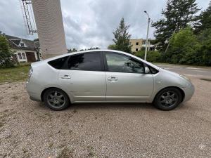 Grey Toyota Prius 2004 in Vilnius, with an engine capacity of 1.50 L and mileage of 89 thousand km for 2000 €, photo 5 on AUTOMOTO.COM.LV