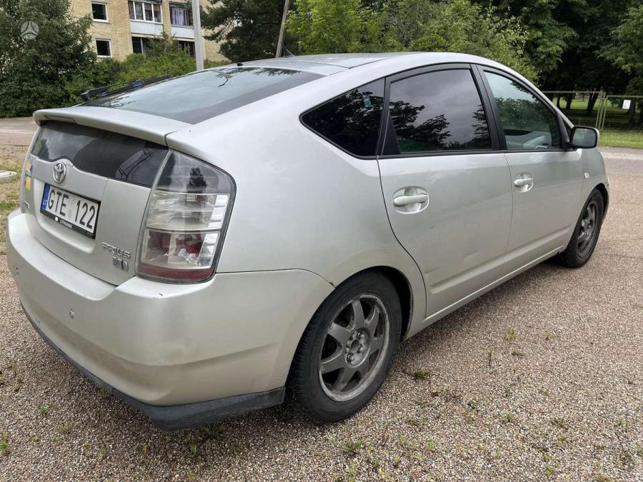 Grey Toyota Prius 2004 in Vilnius, with an engine capacity of 1.50 L and mileage of 89 thousand km for 2000 €, photo 6 on AUTOMOTO.COM.LV