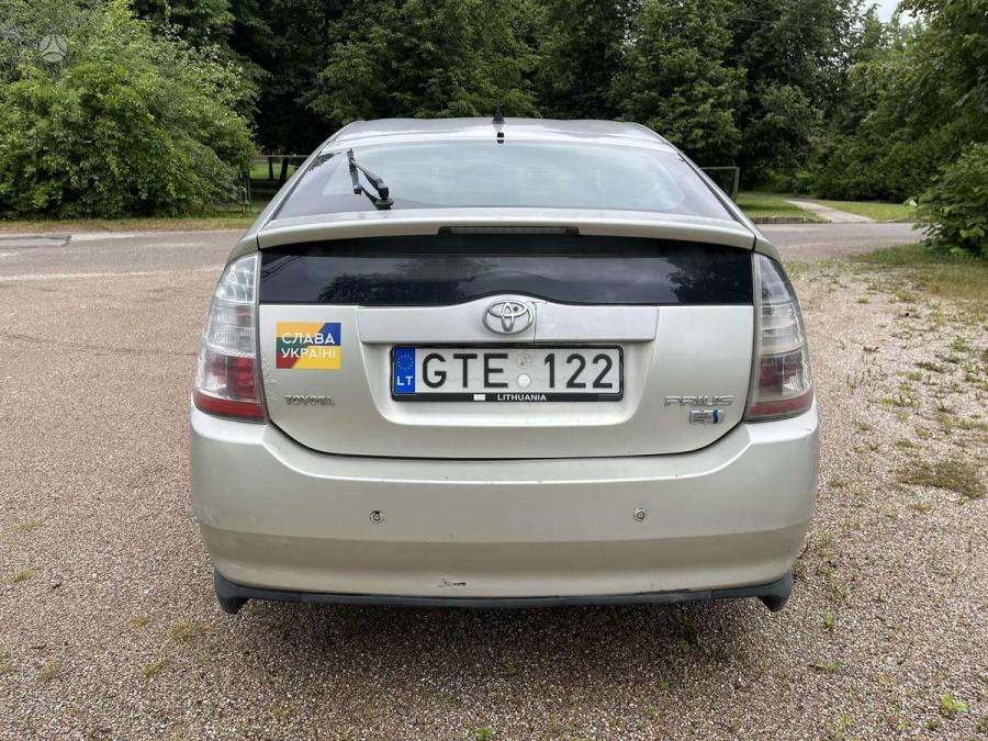 Grey Toyota Prius 2004 in Vilnius, with an engine capacity of 1.50 L and mileage of 89 thousand km for 2000 €, photo 7 on AUTOMOTO.COM.LV