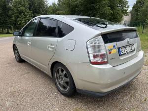 Grey Toyota Prius 2004 in Vilnius, with an engine capacity of 1.50 L and mileage of 89 thousand km for 2000 €, photo 8 on AUTOMOTO.COM.LV