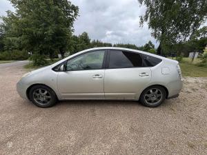 Grey Toyota Prius 2004 in Vilnius, with an engine capacity of 1.50 L and mileage of 89 thousand km for 2000 €, photo 9 on AUTOMOTO.COM.LV