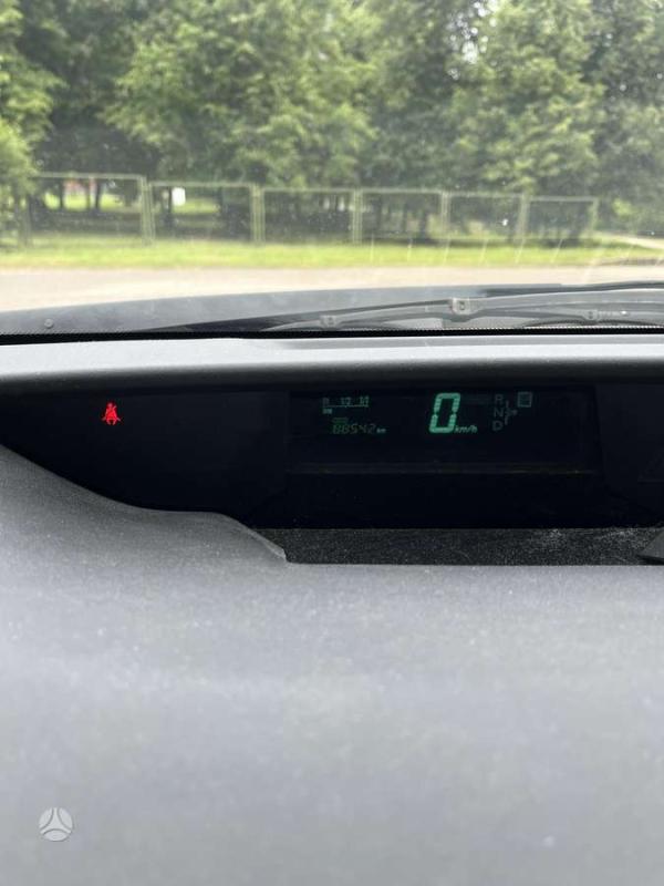 Grey Toyota Prius 2004 in Vilnius, with an engine capacity of 1.50 L and mileage of 89 thousand km for 2000 €, photo 10 on AUTOMOTO.COM.LV