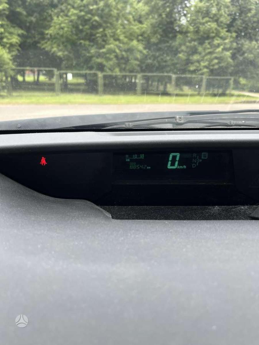 Grey Toyota Prius 2004 in Vilnius, with an engine capacity of 1.50 L and mileage of 89 thousand km for 2000 €, photo 11 on AUTOMOTO.COM.LV