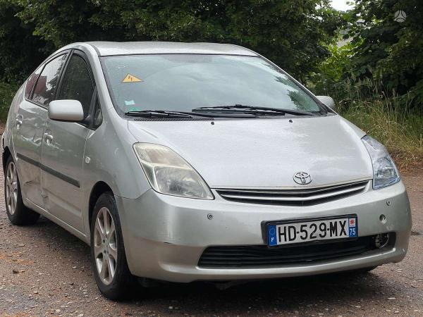 Grey Toyota Prius 2004 in Taurage, with an engine capacity of 1.50 L and mileage of 252 thousand km for 2000 €, photo 1 on AUTOMOTO.COM.LV