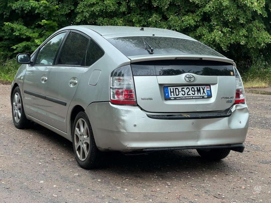 Pelēks Toyota Prius 2004 Tauragė, ar dzinēja tilpumu 1.50 L un nobraukumu 252 tūkst. km par 2000 €, foto 4 vietnē AUTOMOTO.COM.LV