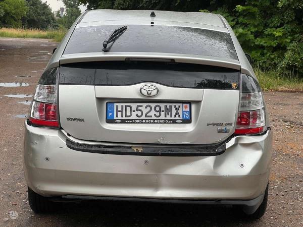 Grey Toyota Prius 2004 in Taurage, with an engine capacity of 1.50 L and mileage of 252 thousand km for 2000 €, photo 5 on AUTOMOTO.COM.LV