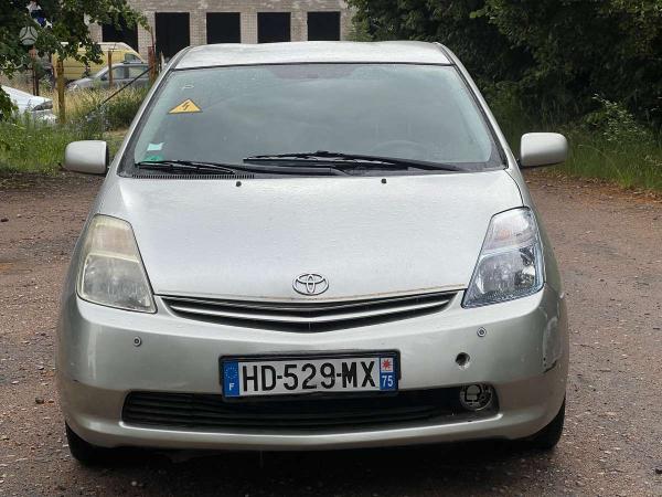Grey Toyota Prius 2004 in Taurage, with an engine capacity of 1.50 L and mileage of 252 thousand km for 2000 €, photo 6 on AUTOMOTO.COM.LV