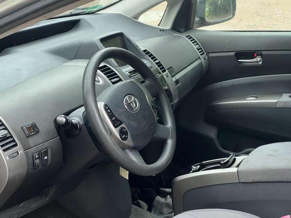 Grey Toyota Prius 2004 in Taurage, with an engine capacity of 1.50 L and mileage of 252 thousand km for 2000 €, photo 10 on AUTOMOTO.COM.LV