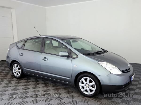 Grey Toyota Prius 2004 in Tallinn, with an engine capacity of 1.50 L and mileage of 279 thousand km for 1799 €, photo 1 on AUTOMOTO.COM.LV