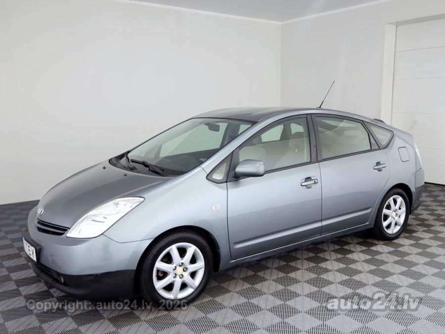 Pelēks Toyota Prius 2004 Tallina, ar dzinēja tilpumu 1.50 L un nobraukumu 279 tūkst. km par 1799 €, foto 3 vietnē AUTOMOTO.COM.LV