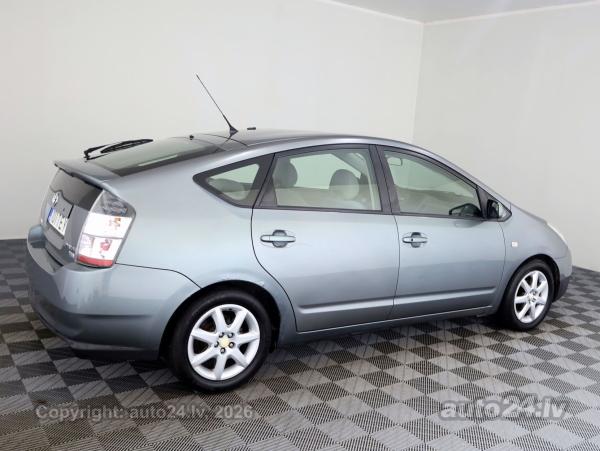 Grey Toyota Prius 2004 in Tallinn, with an engine capacity of 1.50 L and mileage of 279 thousand km for 1799 €, photo 4 on AUTOMOTO.COM.LV