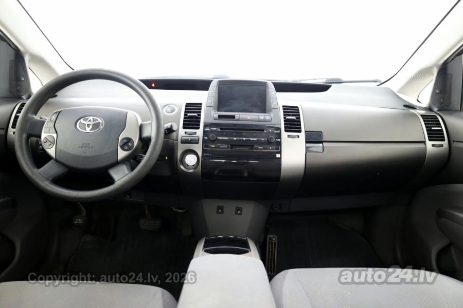 Pelēks Toyota Prius 2004 Tallina, ar dzinēja tilpumu 1.50 L un nobraukumu 279 tūkst. km par 1799 €, foto 6 vietnē AUTOMOTO.COM.LV