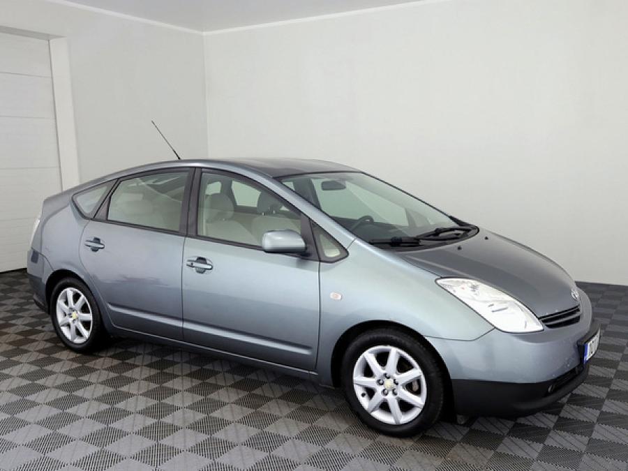 Grey Toyota Prius 2004 in Tallinn, with an engine capacity of 1.50 L and mileage of 279 thousand km for 1799 €, photo 1 on AUTOMOTO.COM.LV