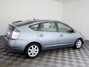 Grey Toyota Prius 2004 in Tallinn, with an engine capacity of 1.50 L and mileage of 279 thousand km for 1799 €, photo 4 on AUTOMOTO.COM.LV