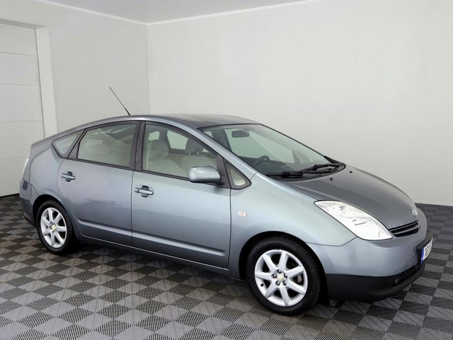 Grey Toyota Prius 2004 in Tallinn, with an engine capacity of 1.50 L and mileage of 279 thousand km for 1799 €, photo 9 on AUTOMOTO.COM.LV