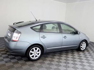 Grey Toyota Prius 2004 in Tallinn, with an engine capacity of 1.50 L and mileage of 279 thousand km for 1799 €, photo 11 on AUTOMOTO.COM.LV