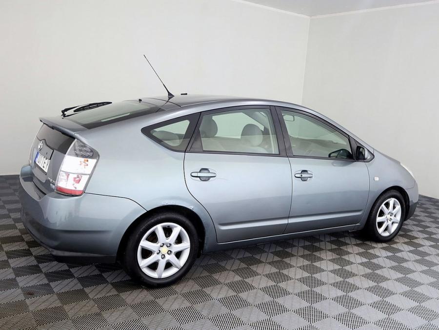 Grey Toyota Prius 2004 in Tallinn, with an engine capacity of 1.50 L and mileage of 279 thousand km for 1799 €, photo 11 on AUTOMOTO.COM.LV