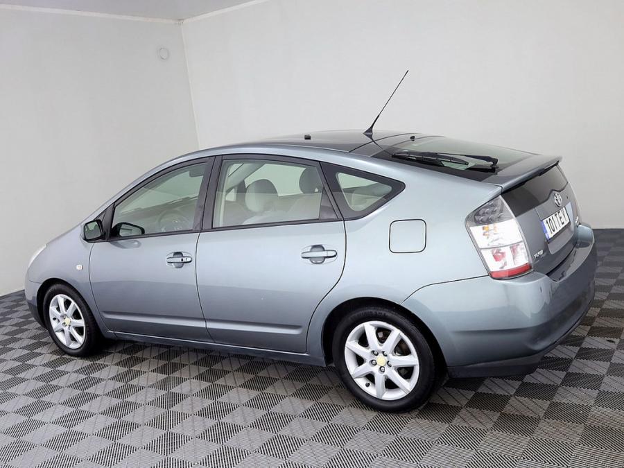 Grey Toyota Prius 2004 in Tallinn, with an engine capacity of 1.50 L and mileage of 279 thousand km for 1799 €, photo 12 on AUTOMOTO.COM.LV
