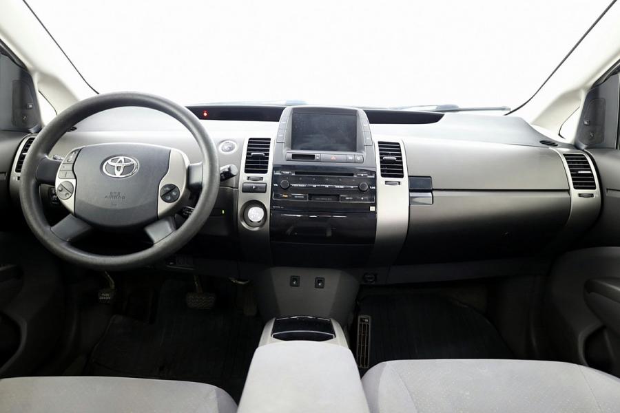 Grey Toyota Prius 2004 in Tallinn, with an engine capacity of 1.50 L and mileage of 279 thousand km for 1799 €, photo 13 on AUTOMOTO.COM.LV