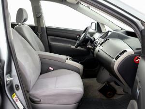 Grey Toyota Prius 2004 in Tallinn, with an engine capacity of 1.50 L and mileage of 279 thousand km for 1799 €, photo 14 on AUTOMOTO.COM.LV