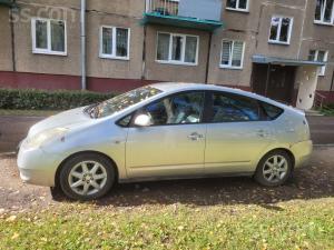 Grey Toyota Prius 2004 in Riga, with an engine capacity of 1.50 L and mileage of 300 thousand km for 2500 €, photo 3 on AUTOMOTO.COM.LV