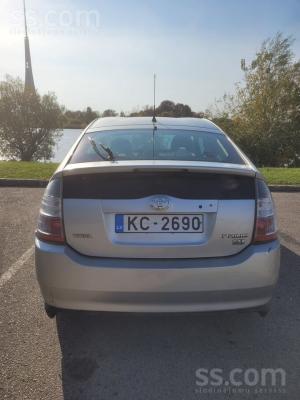 Grey Toyota Prius 2004 in Riga, with an engine capacity of 1.50 L and mileage of 324 thousand km for 2000 €, photo 5 on AUTOMOTO.COM.LV
