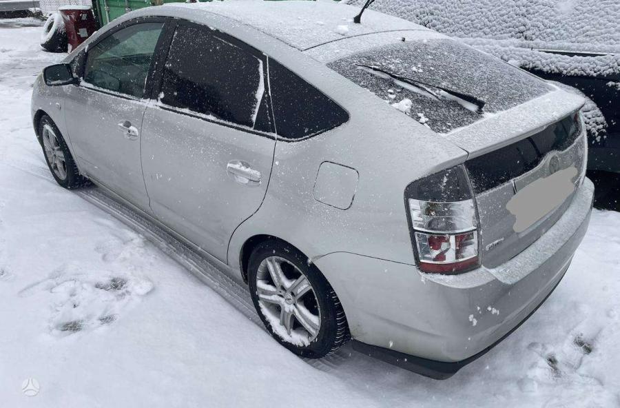 Grey Toyota Prius 2005 in Vilnius, with an engine capacity of 1.50 L and mileage of 250 thousand km for 2950 €, photo 4 on AUTOMOTO.COM.LV