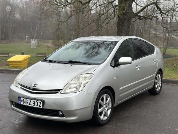 Grey Toyota Prius 2005 in Nemencine, with an engine capacity of 1.50 L and mileage of 320 thousand km for 2950 €, photo 1 on AUTOMOTO.COM.LV