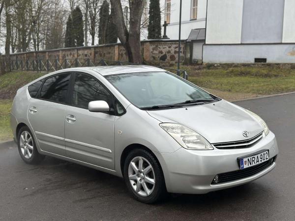 Grey Toyota Prius 2005 in Nemencine, with an engine capacity of 1.50 L and mileage of 320 thousand km for 2950 €, photo 2 on AUTOMOTO.COM.LV