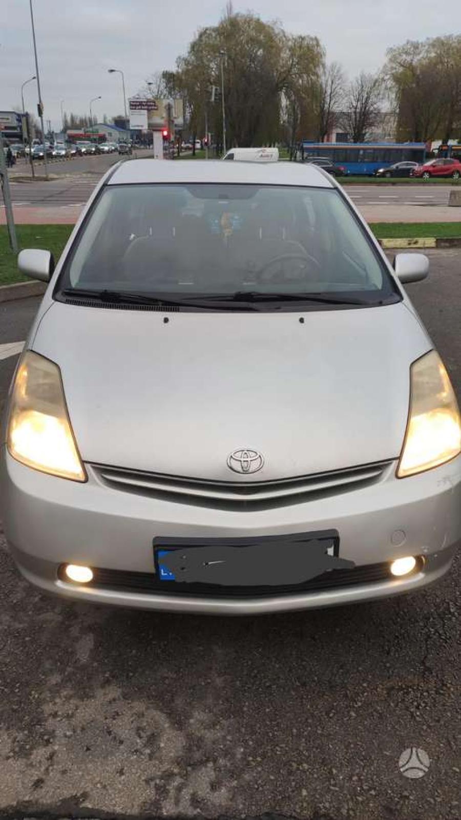 Pelēks Toyota Prius 2005 Klaipėda, ar dzinēja tilpumu 1.50 L un nobraukumu 405 tūkst. km par 2250 €, foto 1 vietnē AUTOMOTO.COM.LV