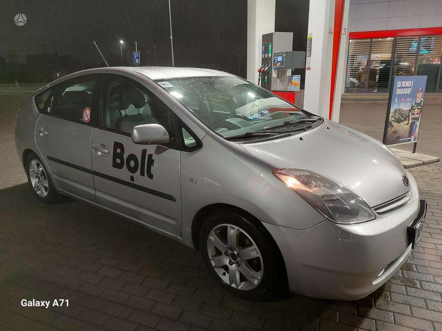 Pelēks Toyota Prius 2005 Kauņa, ar dzinēja tilpumu 1.50 L un nobraukumu 155 tūkst. km par 2950 €, foto 7 vietnē AUTOMOTO.COM.LV
