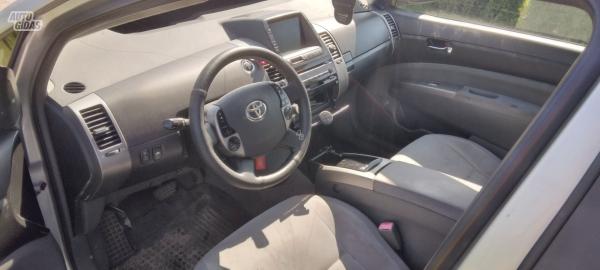 Pelēks Toyota Prius 2005 Elektrėnai, ar dzinēja tilpumu 1.50 L un nobraukumu 420 tūkst. km par 1350 €, foto 6 vietnē AUTOMOTO.COM.LV