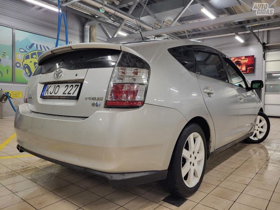 Grey Toyota Prius 2005 in Vilnius, with an engine capacity of 1.50 L and mileage of 320 thousand km for 3150 €, photo 6 on AUTOMOTO.COM.LV