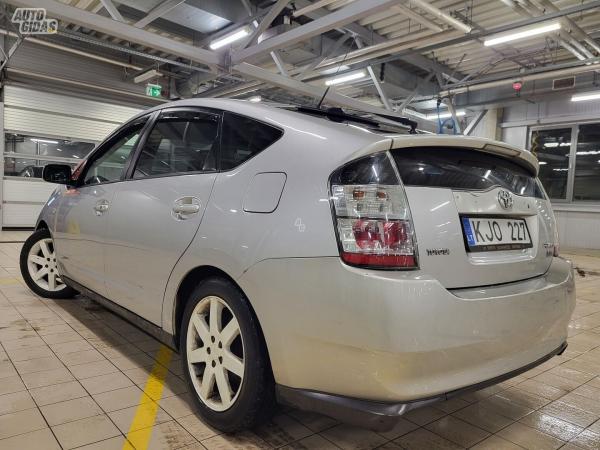 Pelēks Toyota Prius 2005 Viļņa, ar dzinēja tilpumu 1.50 L un nobraukumu 320 tūkst. km par 3150 €, foto 7 vietnē AUTOMOTO.COM.LV