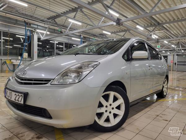 Pelēks Toyota Prius 2005 Viļņa, ar dzinēja tilpumu 1.50 L un nobraukumu 320 tūkst. km par 3150 €, foto 9 vietnē AUTOMOTO.COM.LV