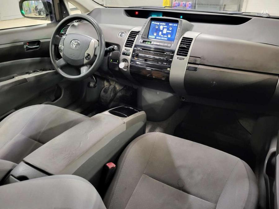Pelēks Toyota Prius 2005 Viļņa, ar dzinēja tilpumu 1.50 L un nobraukumu 320 tūkst. km par 3150 €, foto 11 vietnē AUTOMOTO.COM.LV