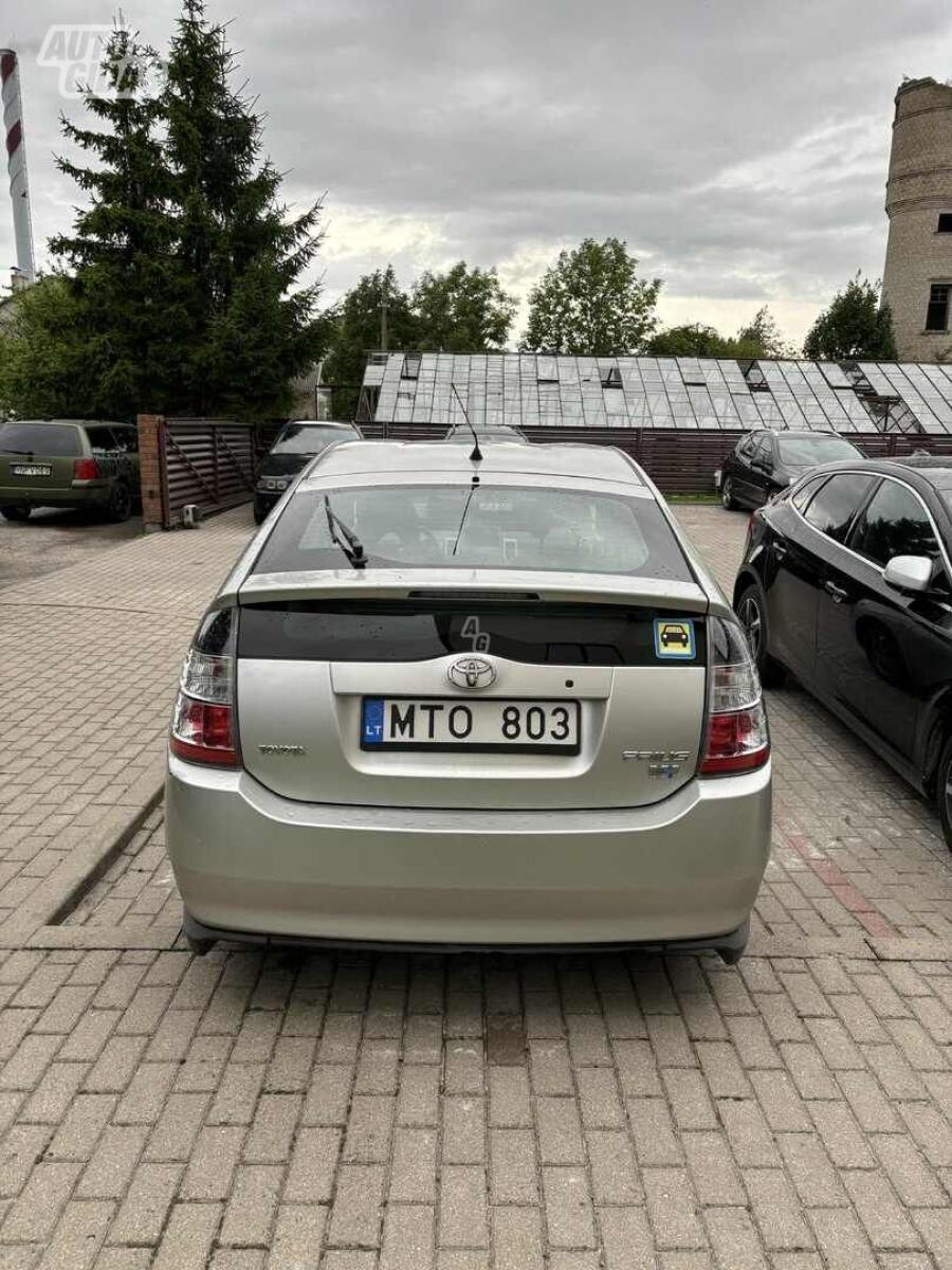 Pelēks Toyota Prius 2005 Kretinga, ar dzinēja tilpumu 1.50 L un nobraukumu 170 tūkst. km par 3500 €, foto 2 vietnē AUTOMOTO.COM.LV