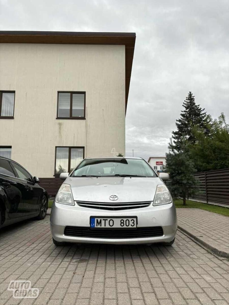Pelēks Toyota Prius 2005 Kretinga, ar dzinēja tilpumu 1.50 L un nobraukumu 170 tūkst. km par 3500 €, foto 4 vietnē AUTOMOTO.COM.LV