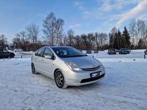 Pelēks Toyota Prius 2005 Viļņa, ar dzinēja tilpumu 1.50 L un nobraukumu 10 tūkst. km par 2500 €, foto  vietnē AUTOMOTO.COM.LV
