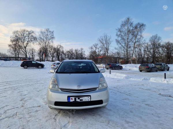 Grey Toyota Prius 2005 in Vilnius, with an engine capacity of 1.50 L and mileage of 10 thousand km for 2500 €, photo 3 on AUTOMOTO.COM.LV