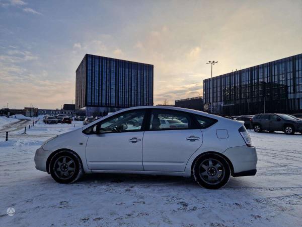 Grey Toyota Prius 2005 in Vilnius, with an engine capacity of 1.50 L and mileage of 10 thousand km for 2500 €, photo 5 on AUTOMOTO.COM.LV
