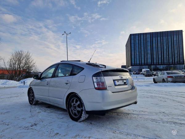 Grey Toyota Prius 2005 in Vilnius, with an engine capacity of 1.50 L and mileage of 10 thousand km for 2500 €, photo 6 on AUTOMOTO.COM.LV