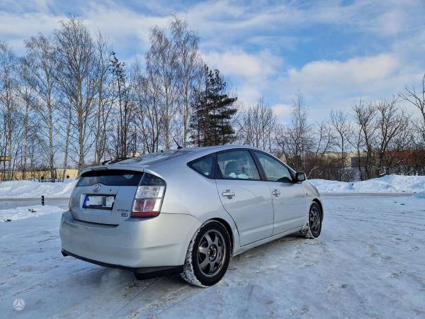 Grey Toyota Prius 2005 in Vilnius, with an engine capacity of 1.50 L and mileage of 10 thousand km for 2500 €, photo 7 on AUTOMOTO.COM.LV