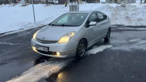 Pelēks Toyota Prius 2005 Viļņa, ar dzinēja tilpumu 1.50 L un nobraukumu 292 tūkst. km par 2850 €, foto 2 vietnē AUTOMOTO.COM.LV