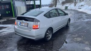 Pelēks Toyota Prius 2005 Viļņa, ar dzinēja tilpumu 1.50 L un nobraukumu 292 tūkst. km par 2850 €, foto 5 vietnē AUTOMOTO.COM.LV