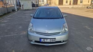 Grey Toyota Prius 2005 in Vilnius, with an engine capacity of 1.50 L and mileage of 300 thousand km for 4500 €, photo 5 on AUTOMOTO.COM.LV