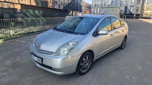 Grey Toyota Prius 2005 in Vilnius, with an engine capacity of 1.50 L and mileage of 300 thousand km for 4500 €, photo 6 on AUTOMOTO.COM.LV