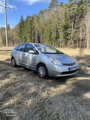 Grey Toyota Prius 2005 in Kaunas, with an engine capacity of 1.50 L and mileage of 300 thousand km for 3950 €, photo 3 on AUTOMOTO.COM.LV